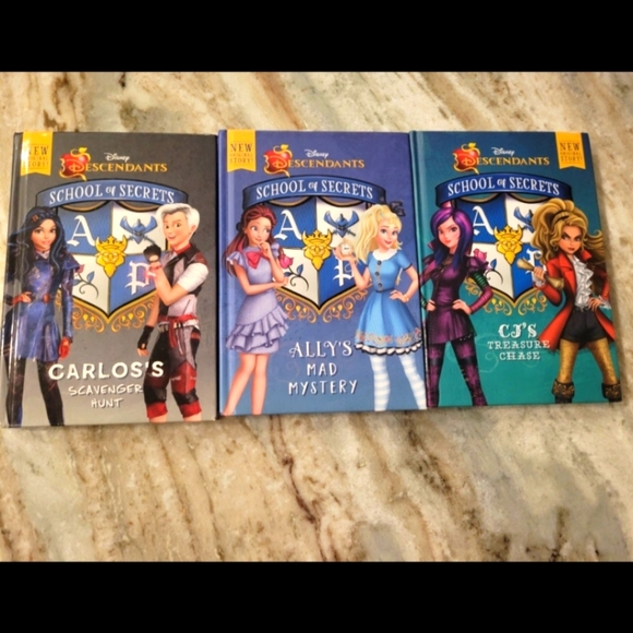 Disney | Toys | Disney Descendants School Of Secrets Book Set | Poshmark